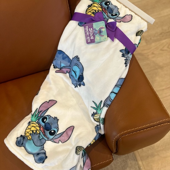 Disney | Bedding | Disney Stitch Throw Blanket Fuzzy Pineapple 5 X 70 ...